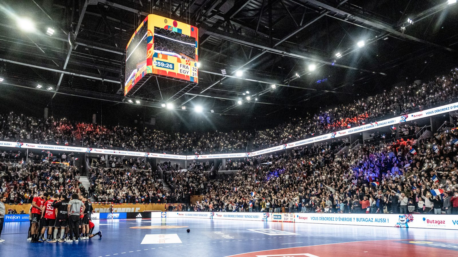 Populous 10,000-seat arena bowl opens in French city of Orléans