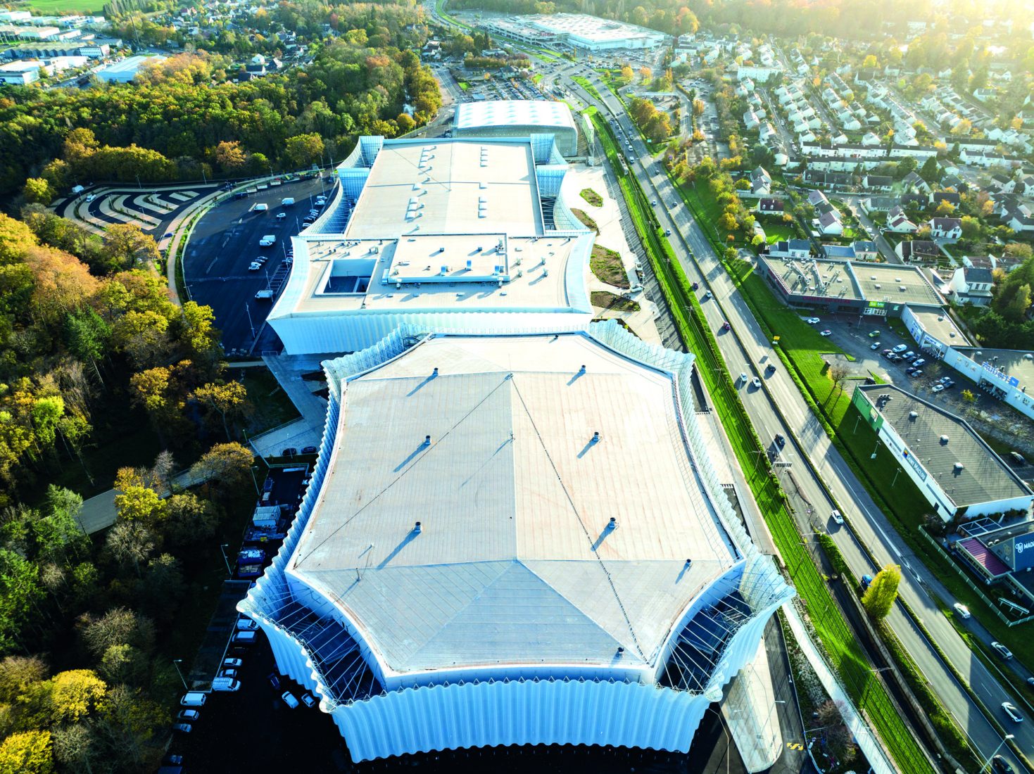 Populous 10,000-seat arena bowl opens in French city of Orléans