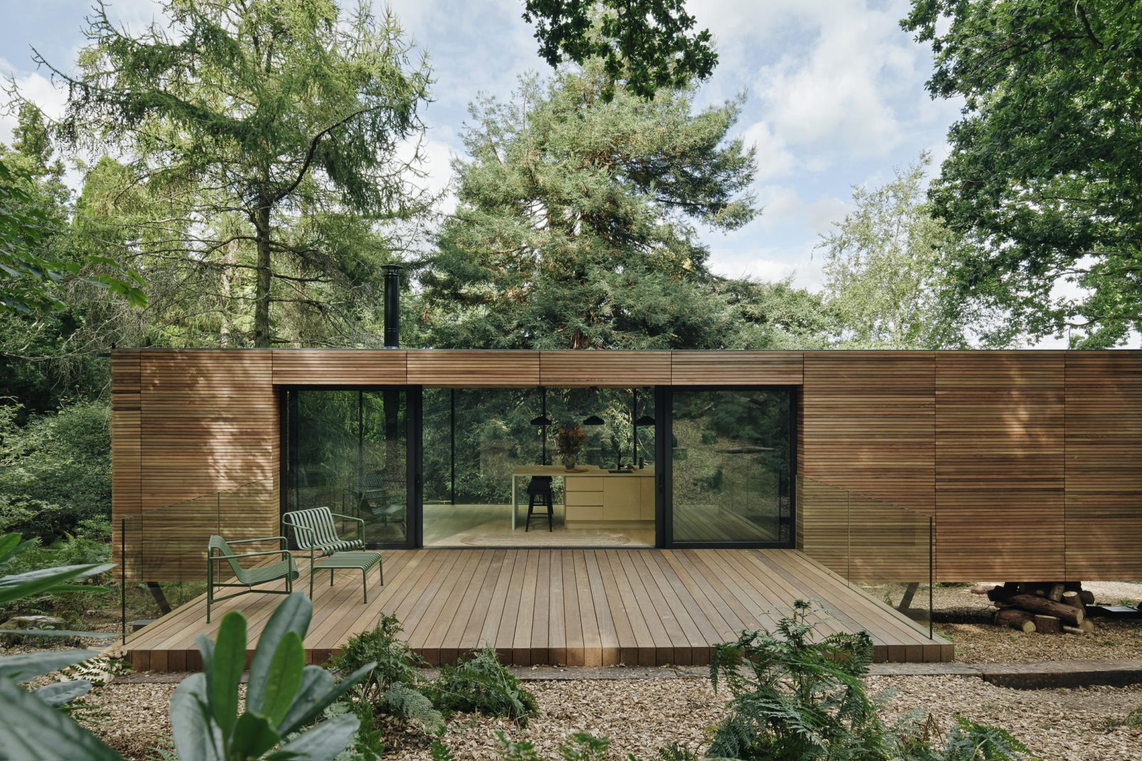 Michael Kendrick Architects creates Sussex woodland retreat