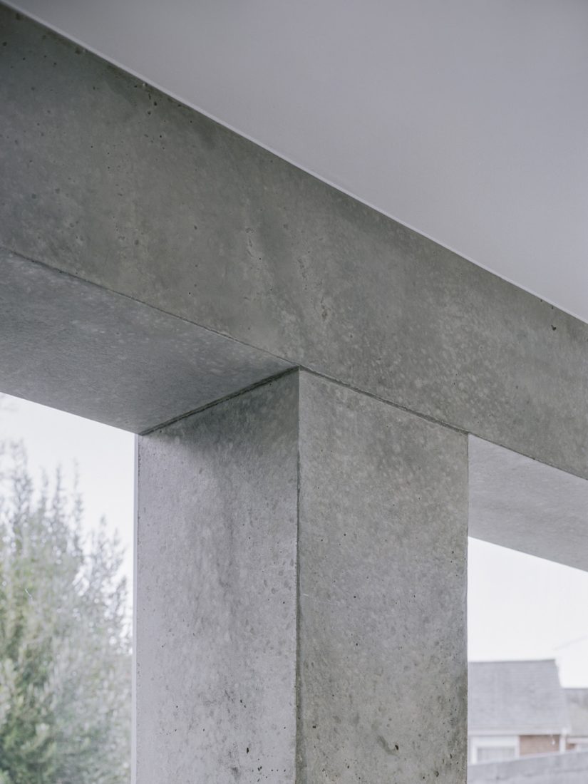 Jonathan Burlow designs house extension with single monolithic column