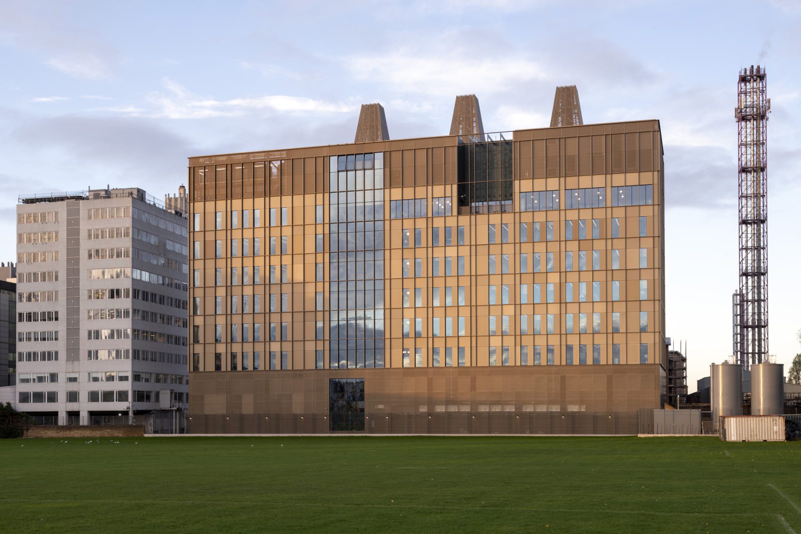 Hawkins\Brown completes £65 million biomedical research facility