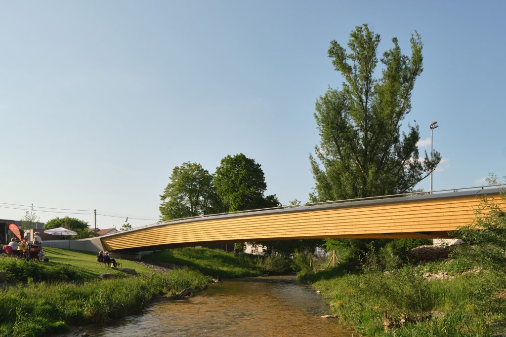 Moxon completes timber footbridge in southern Germany