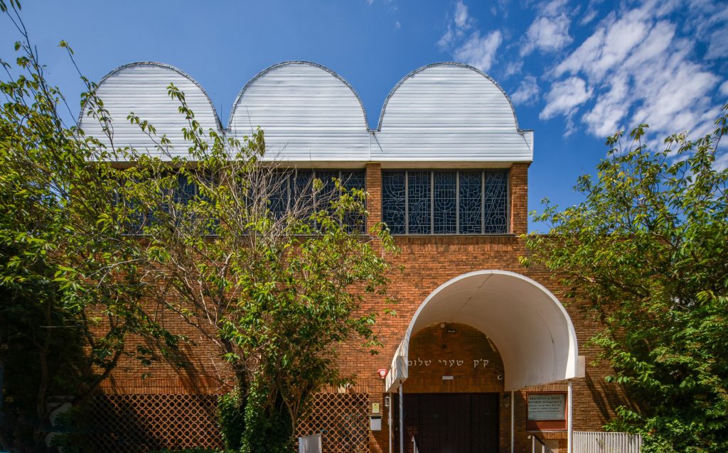 Campaigners call for listing to save 1960s synagogue from demolition