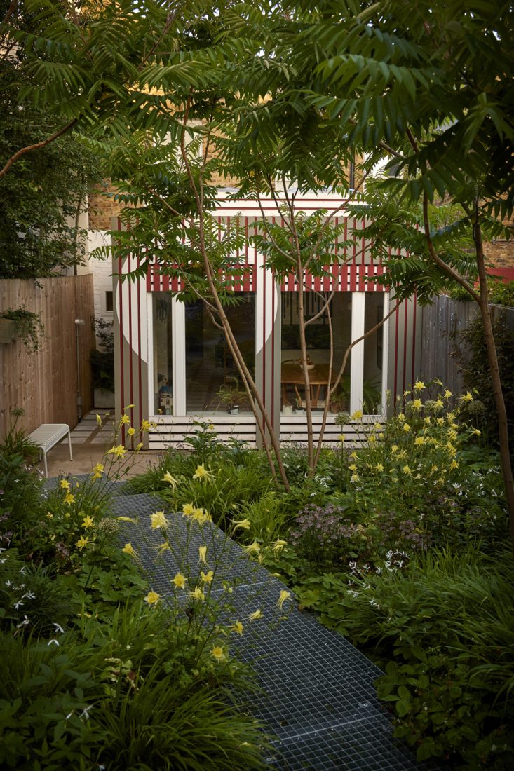 David Leech reworks engineer’s house with playful Hi-Tech touches