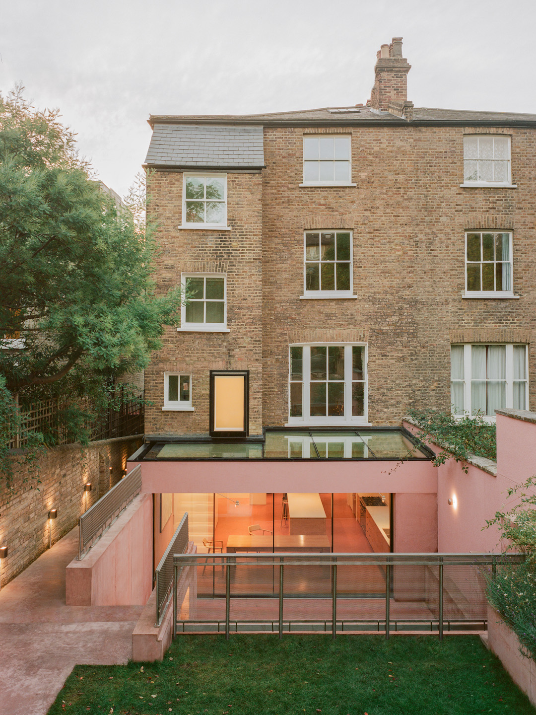 Unknown Works refocuses London townhouse with dusty-pink extension