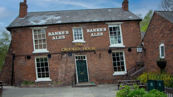Crooked House owners ordered to rebuild wonky pub