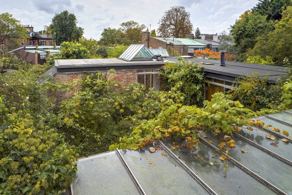 Listing for post-war house designed by unsung Team 4 founder