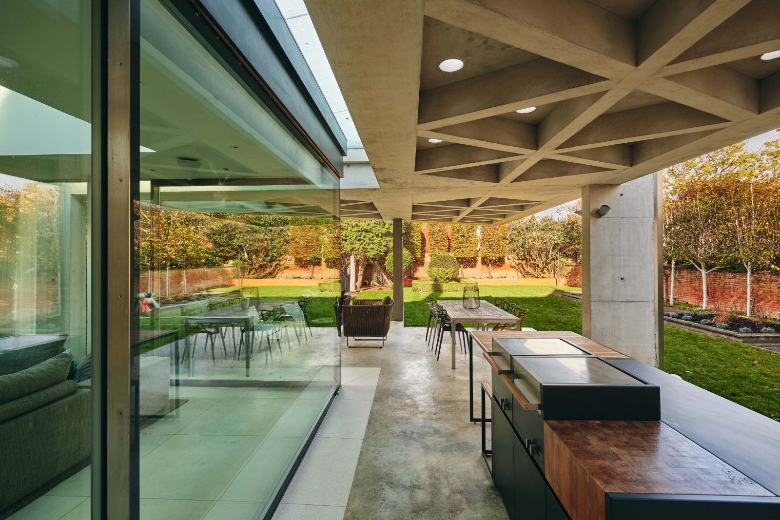 Adrian James completes cantilevered concrete gazebo