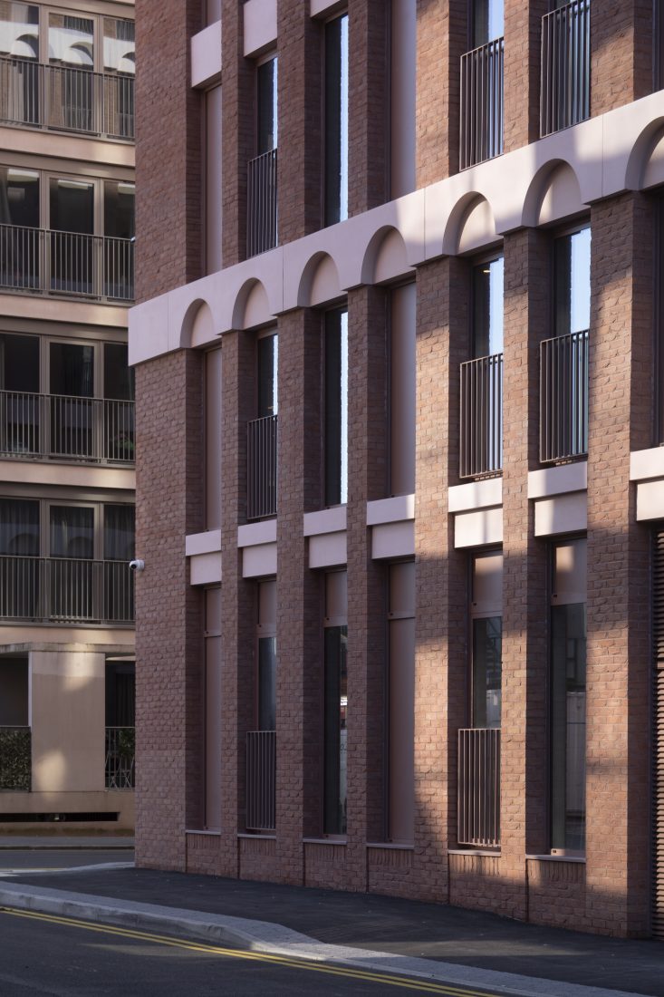 Tim Groom unwraps mill-inspired housing in Manchester