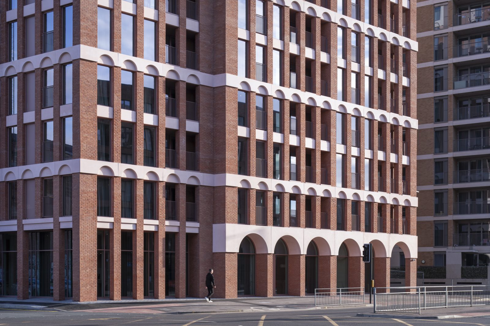 Tim Groom unwraps mill-inspired housing in Manchester