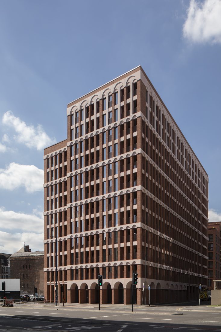 Tim Groom unwraps mill-inspired housing in Manchester