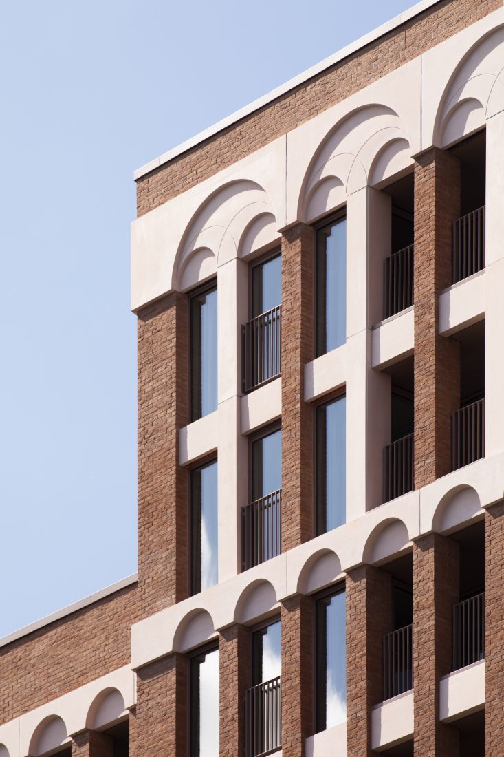 Tim Groom unwraps mill-inspired housing in Manchester