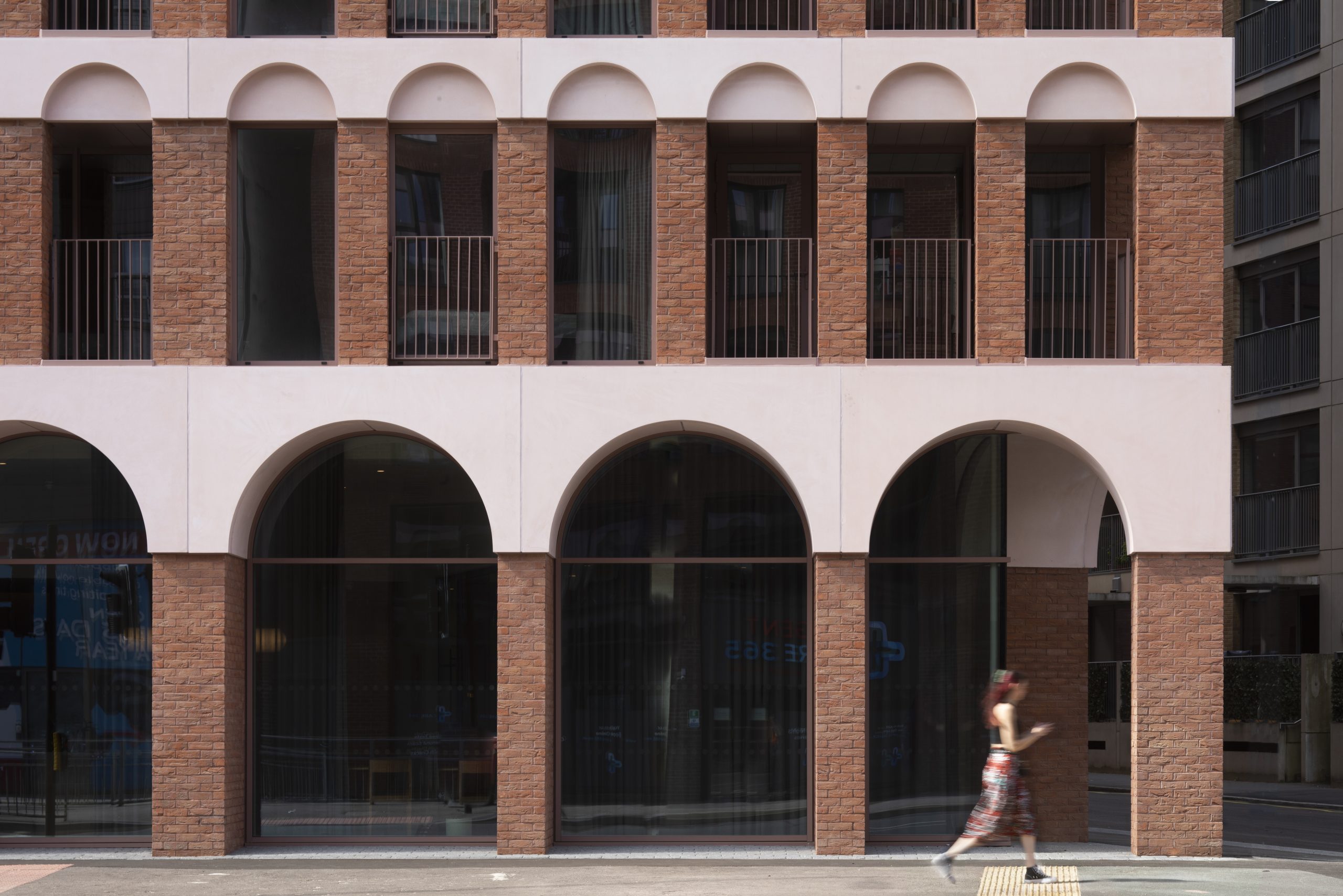 Tim Groom unwraps mill-inspired housing in Manchester