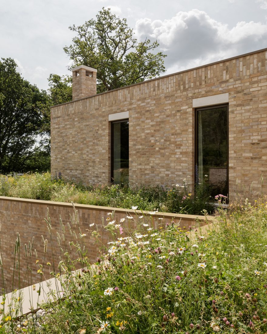 Sandy Rendel Architects completes colonnaded villa in South Downs