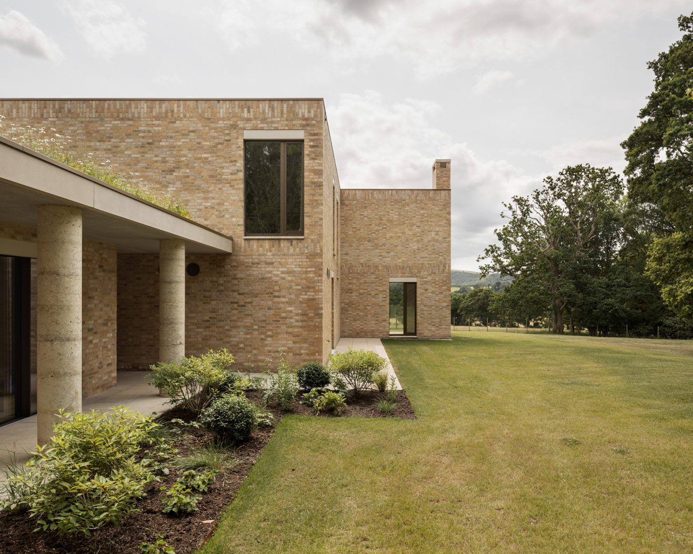 Sandy Rendel Architects completes colonnaded villa in South Downs