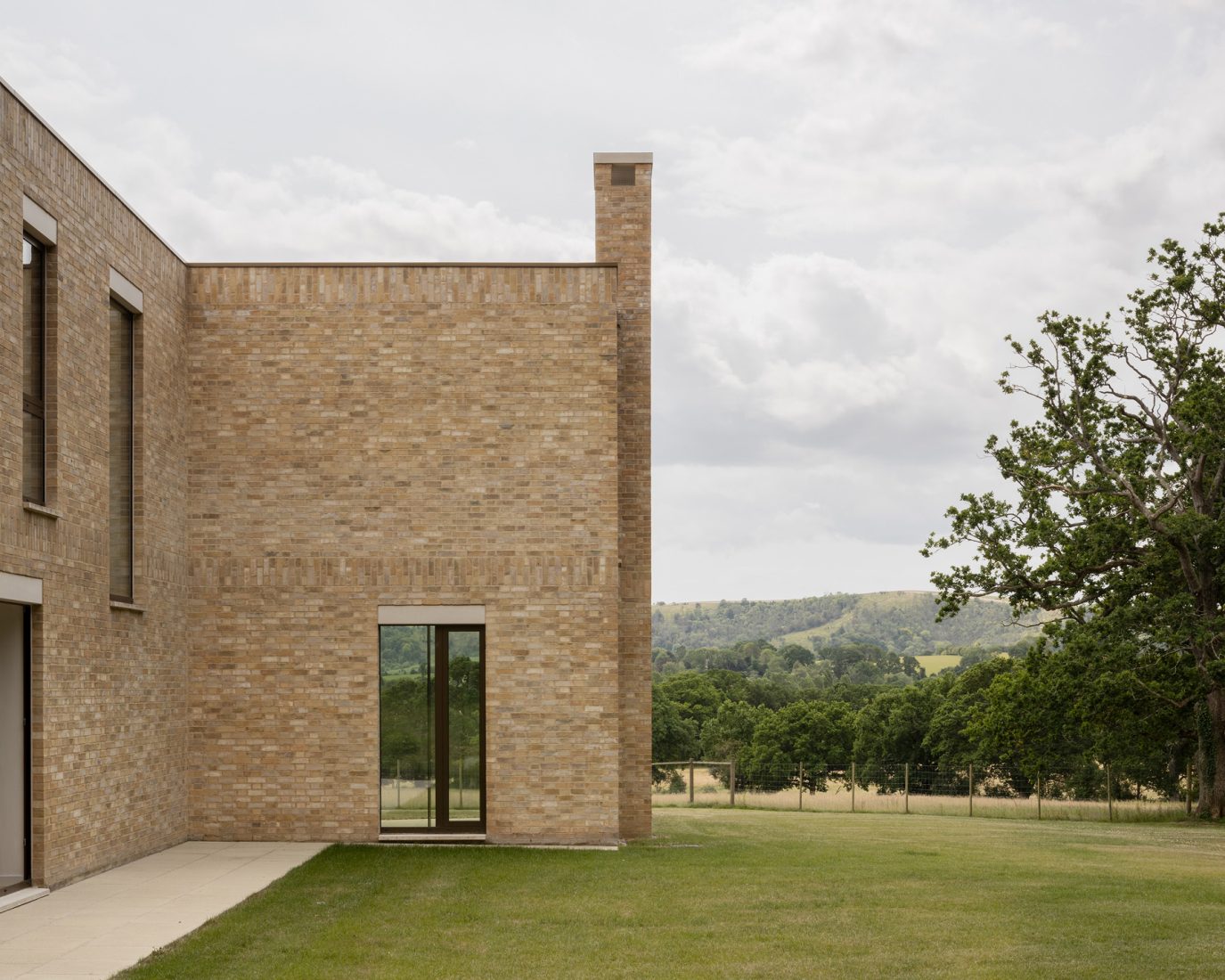 Sandy Rendel Architects completes colonnaded villa in South Downs