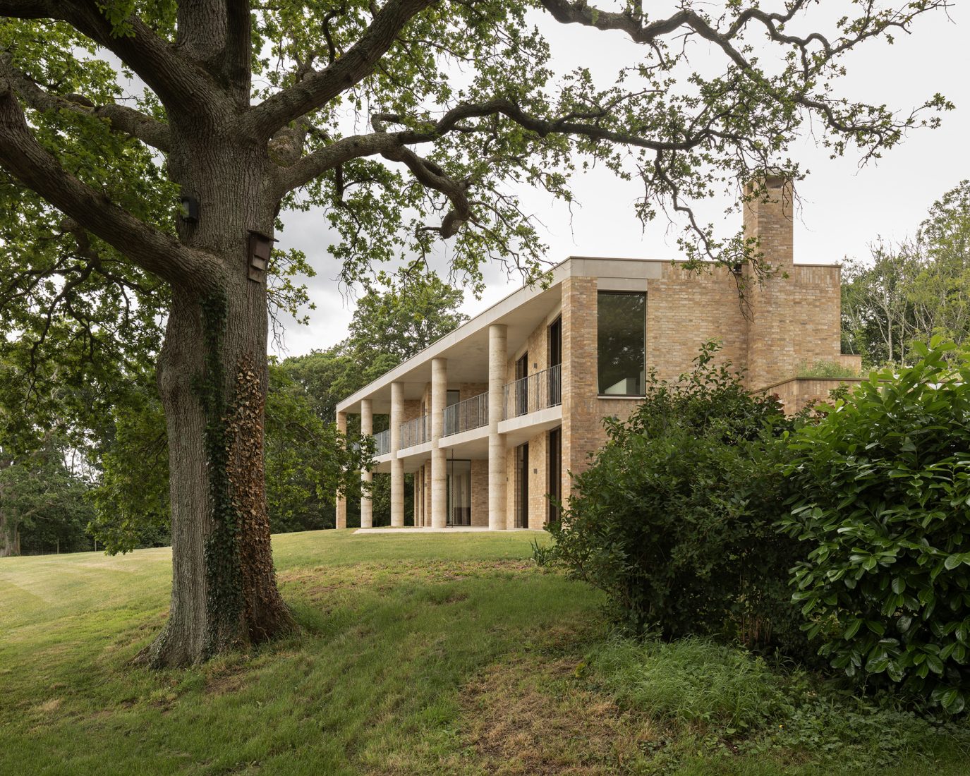 Sandy Rendel Architects completes colonnaded villa in South Downs