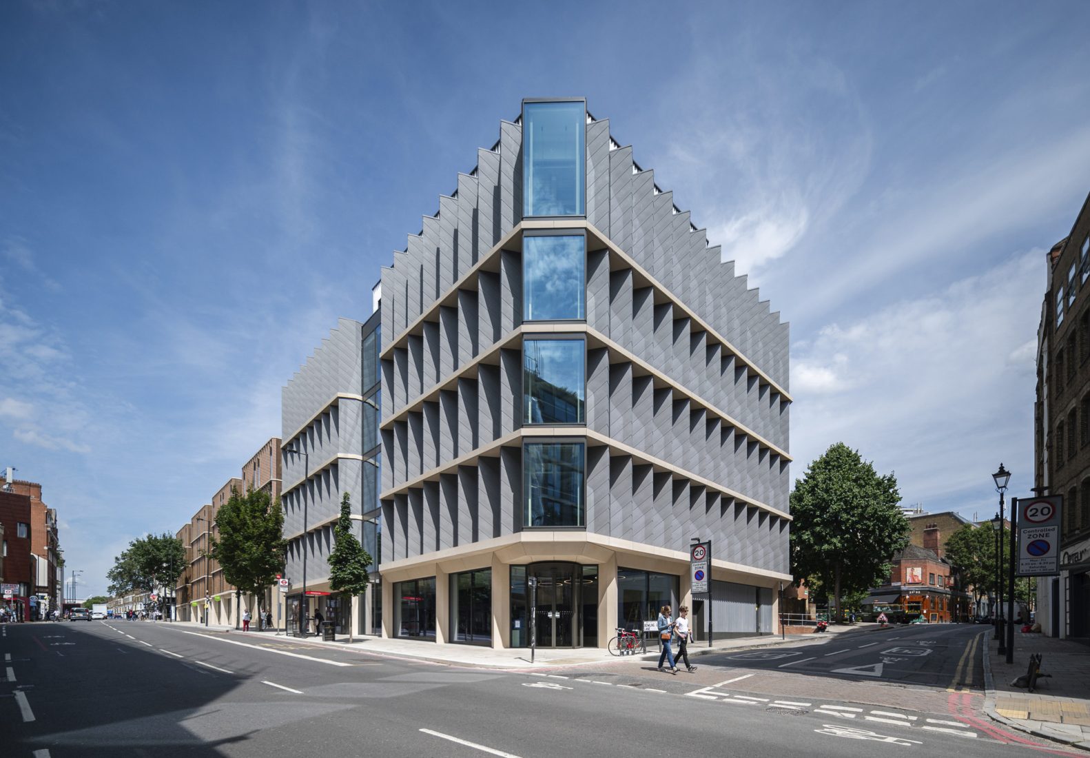 Sheppard Robson completes linear urban block along Farringdon Road