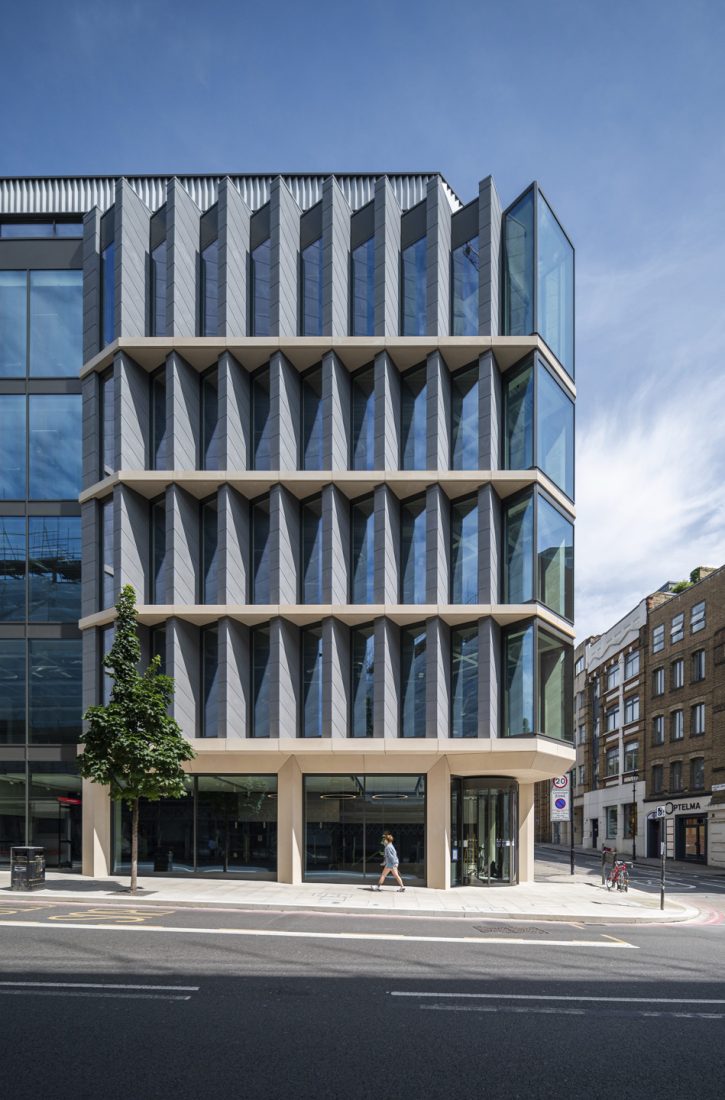 Sheppard Robson completes linear urban block along Farringdon Road