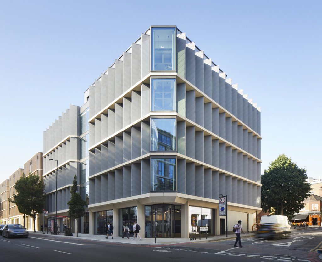 Sheppard Robson completes linear urban block along Farringdon Road