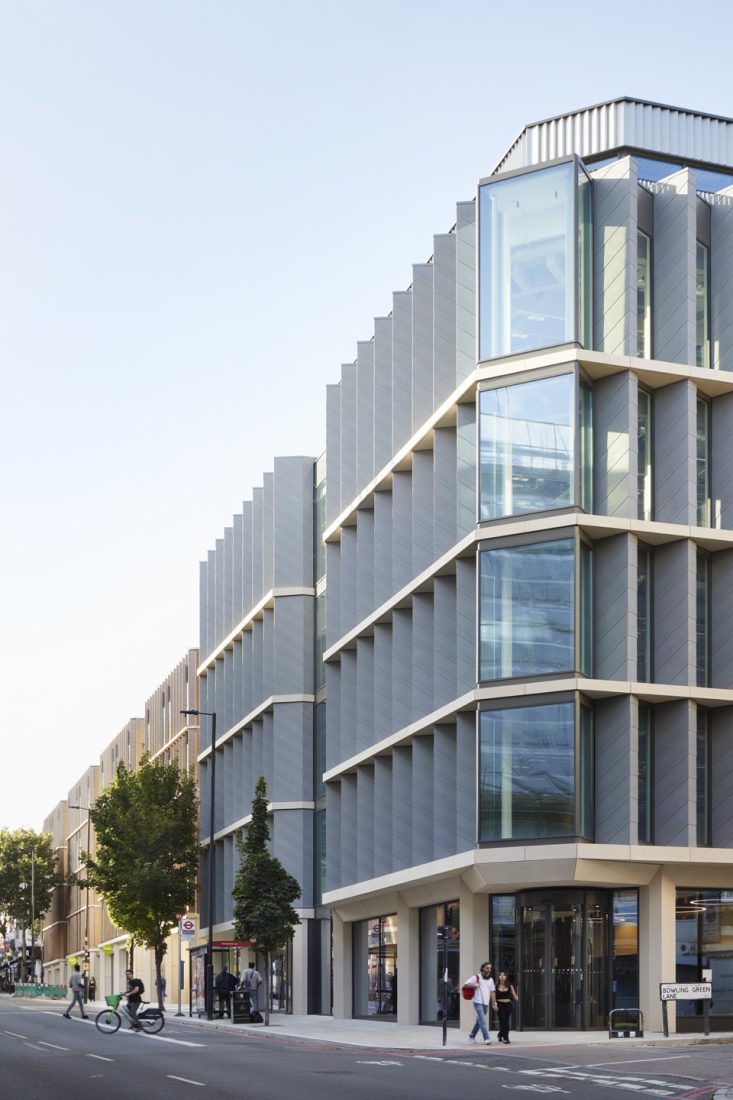 Sheppard Robson completes linear urban block along Farringdon Road