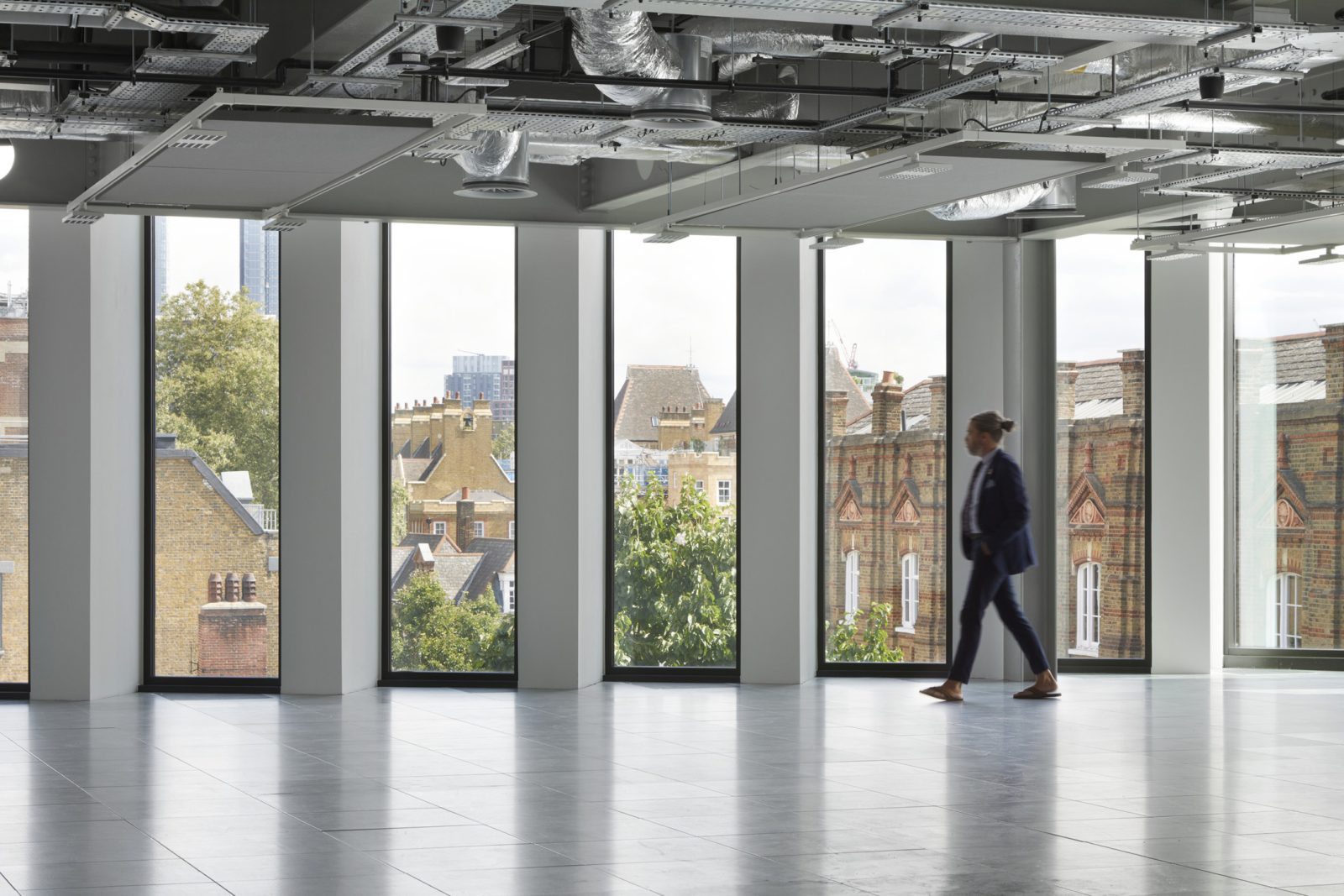 Sheppard Robson completes linear urban block along Farringdon Road