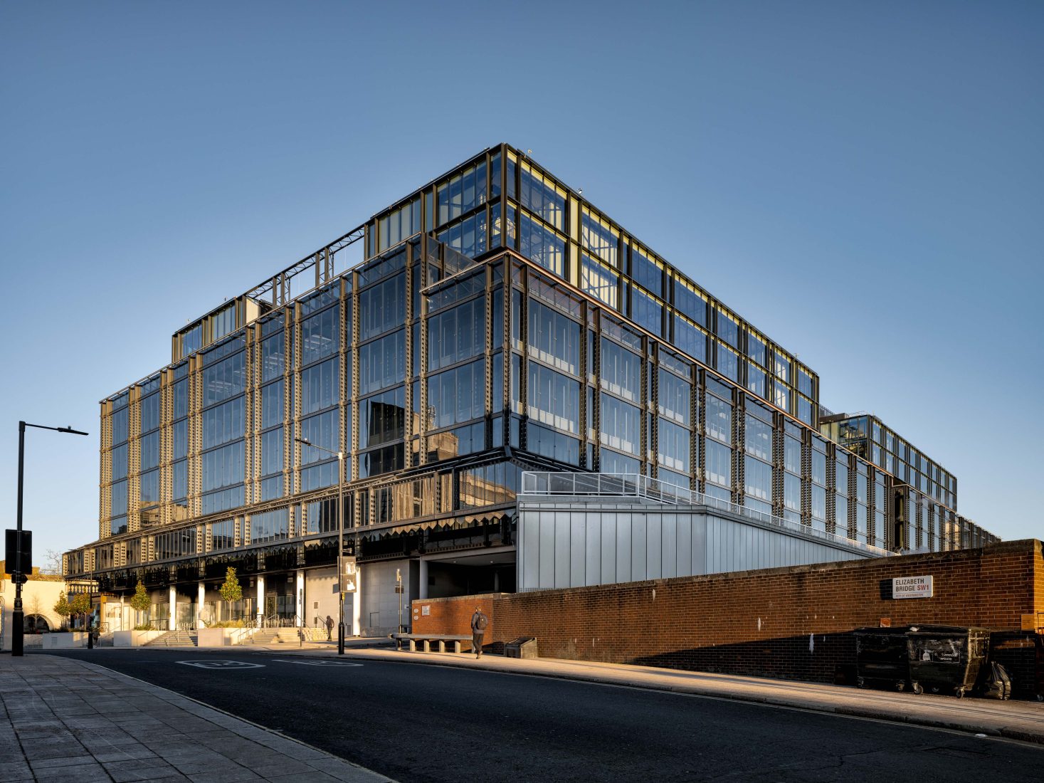 Morrow + Lorraine completes ‘building-on-building’ above Victoria Station