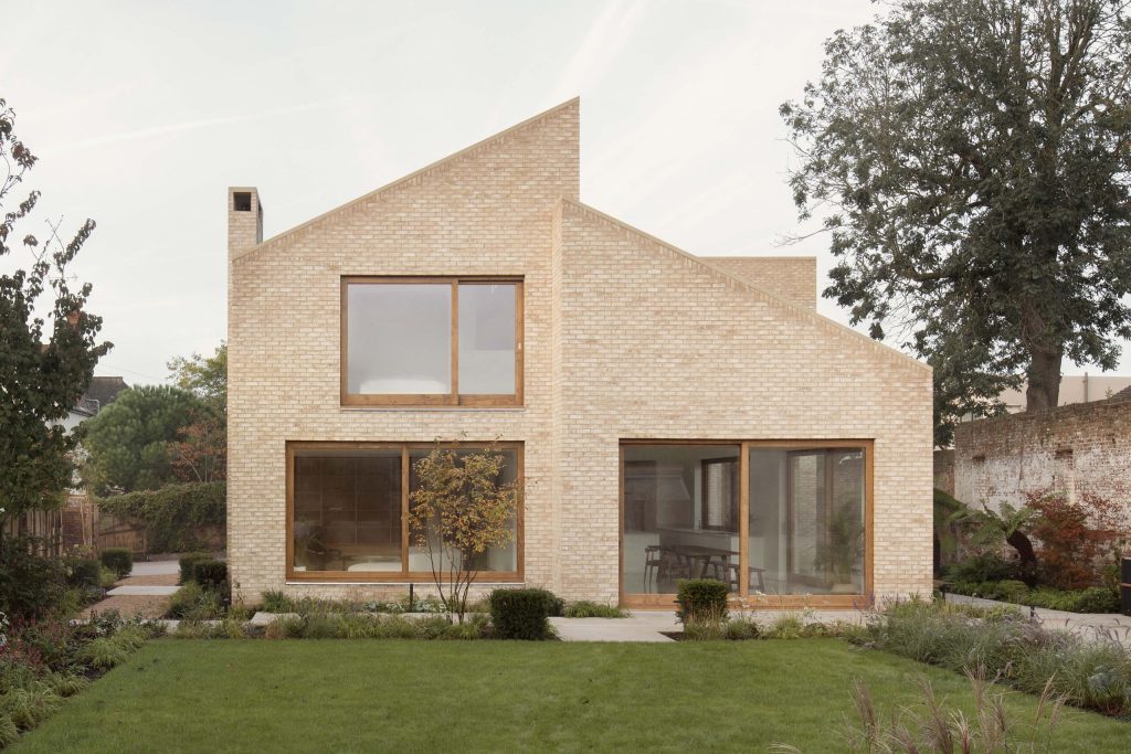 Erbar Mattes completes timber framed home in Wimbledon