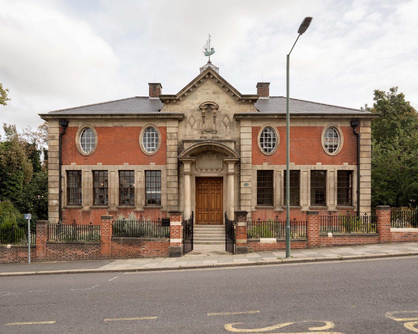 Robin Lee Architecture transforms former library into Erith cultural hub