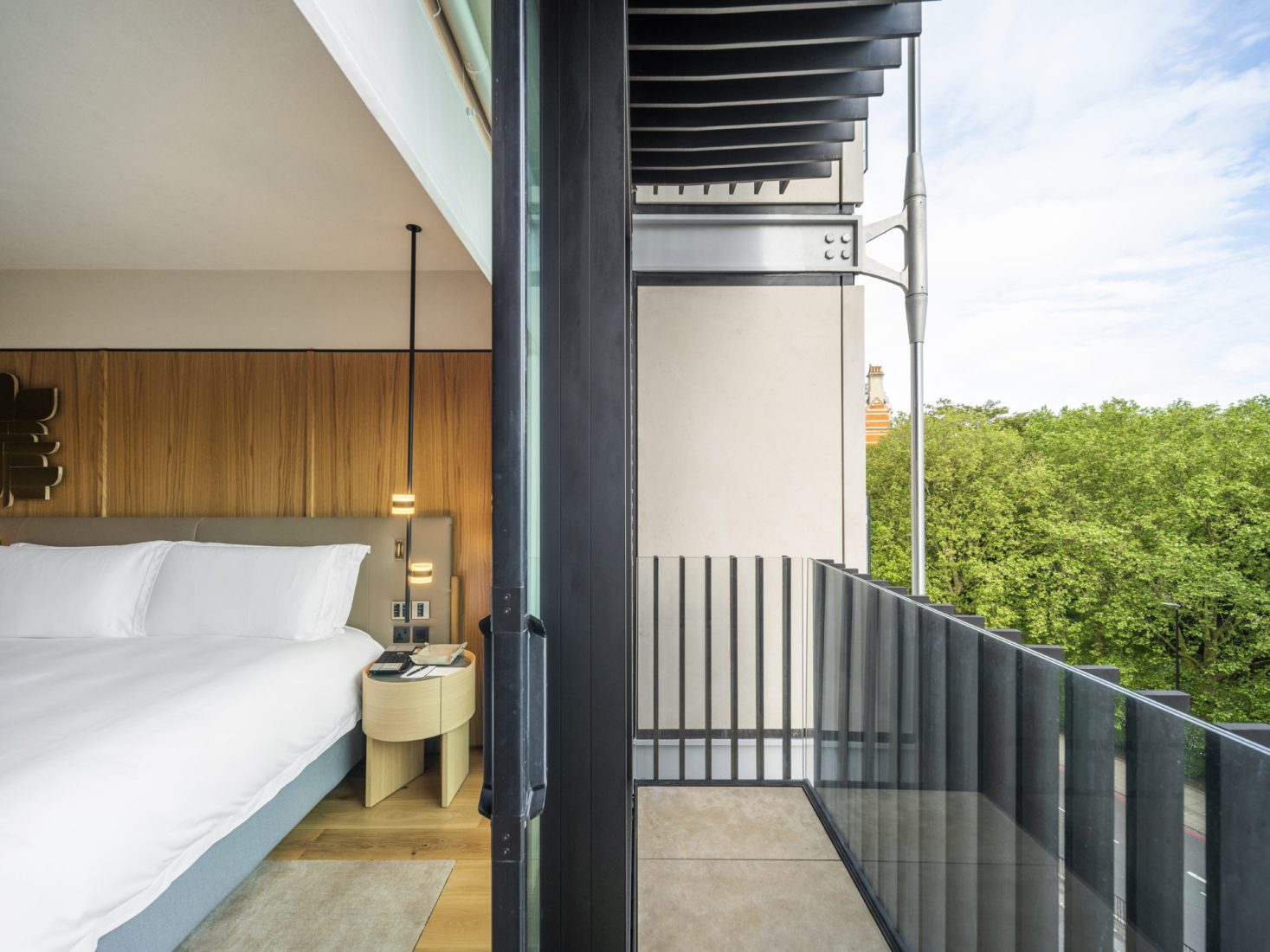 RSHP completes luxury London hotel with part-suspended floor structure