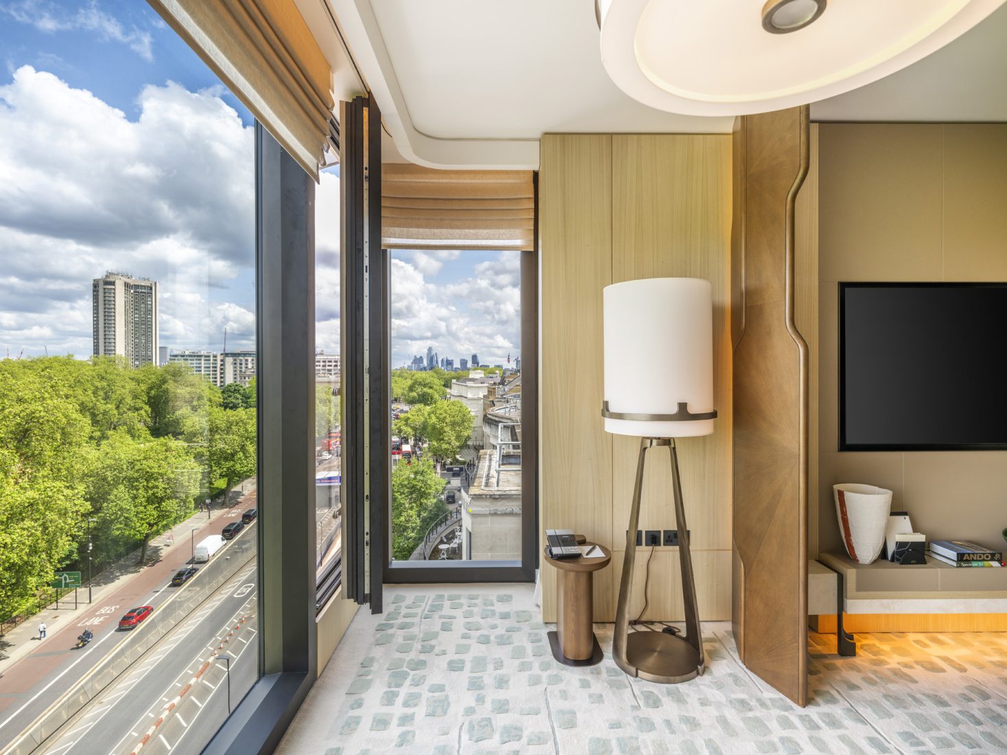 RSHP completes luxury London hotel with part-suspended floor structure