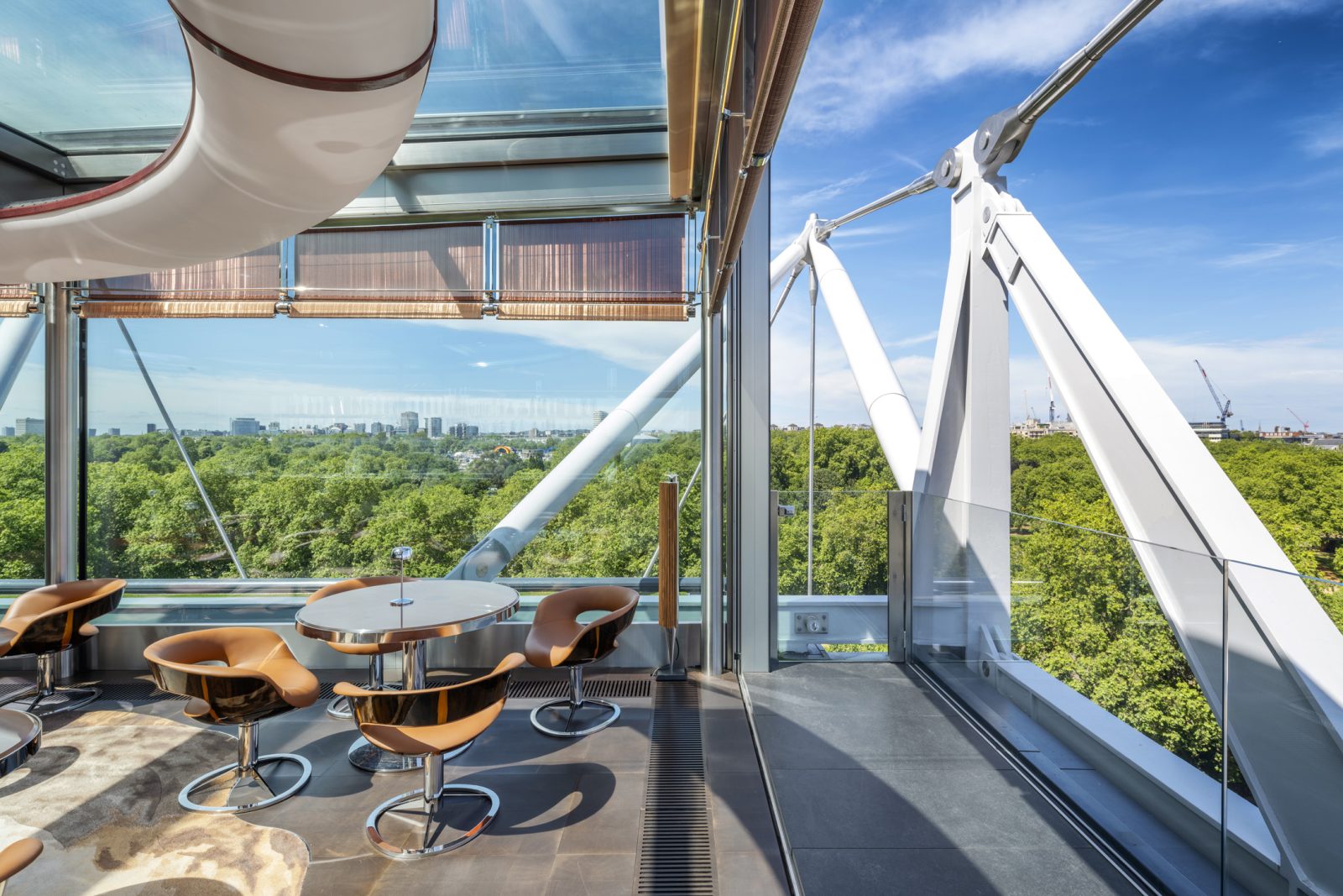 RSHP completes luxury London hotel with part-suspended floor structure