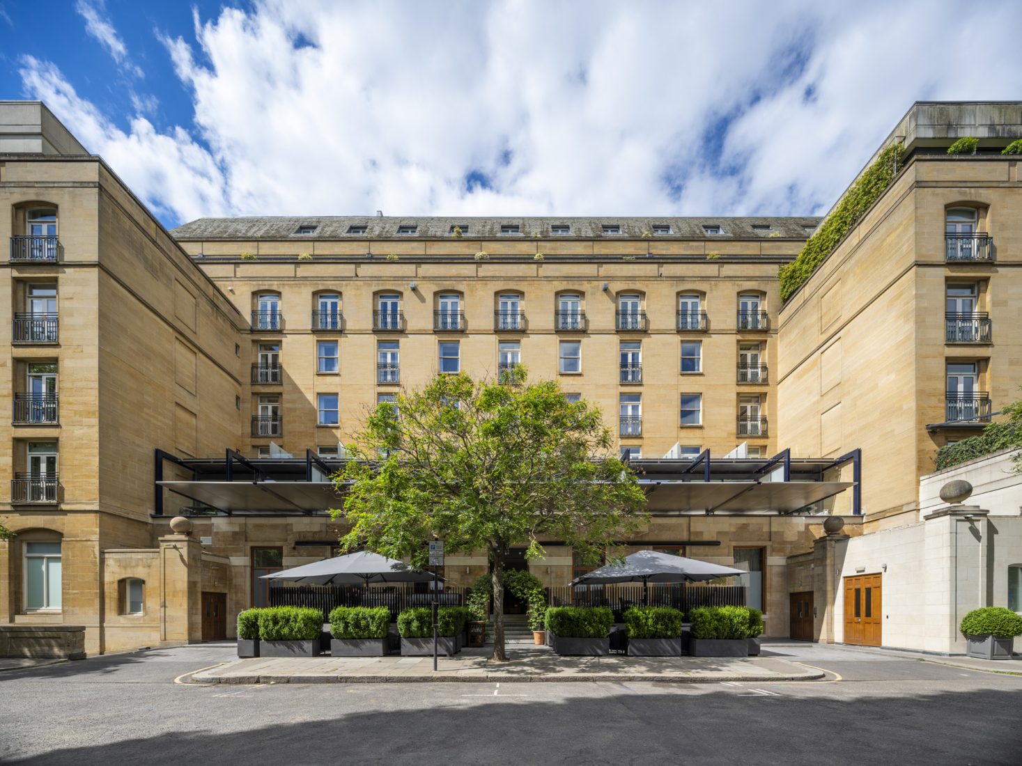 RSHP completes luxury London hotel with part-suspended floor structure