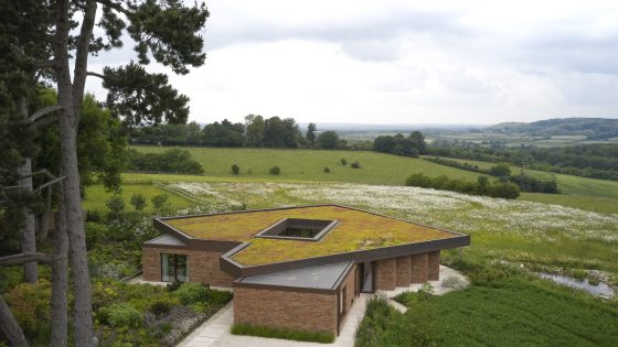 Kirkland Fraser Moor builds ‘bungaroosh’ Paragraph 84 home