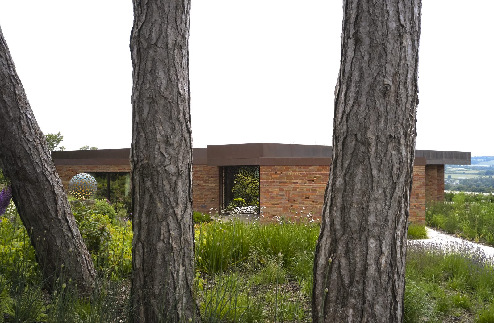 Kirkland Fraser Moor builds ‘bungaroosh’ Paragraph 84 home