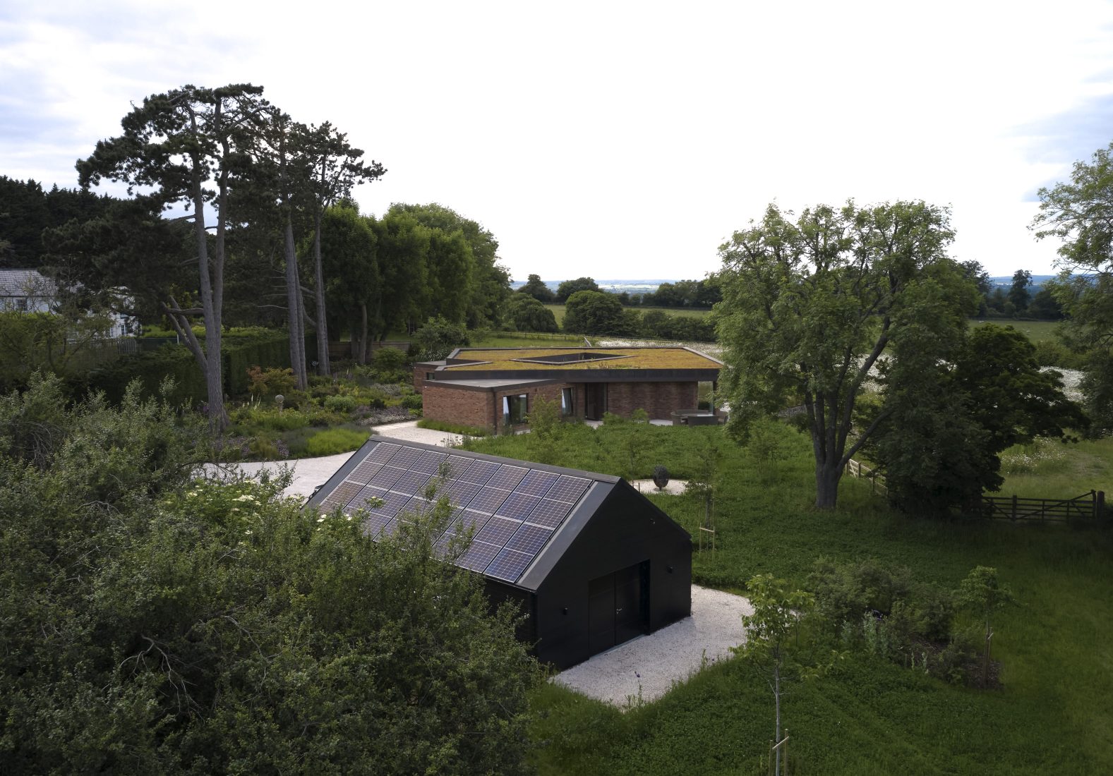 Kirkland Fraser Moor builds ‘bungaroosh’ Paragraph 84 home