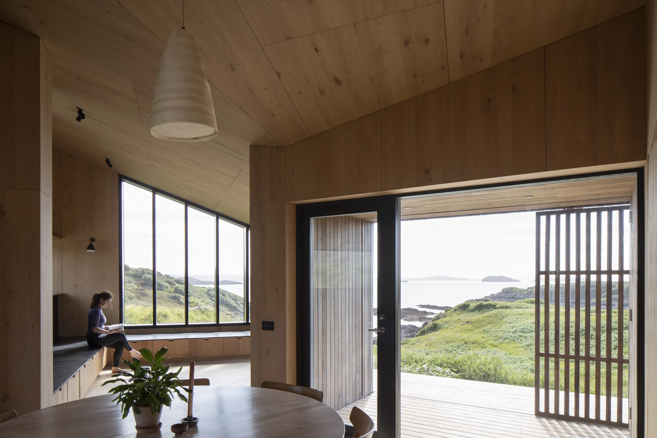 WT Architecture completes two-bedroom coastal cabin in Sutherland