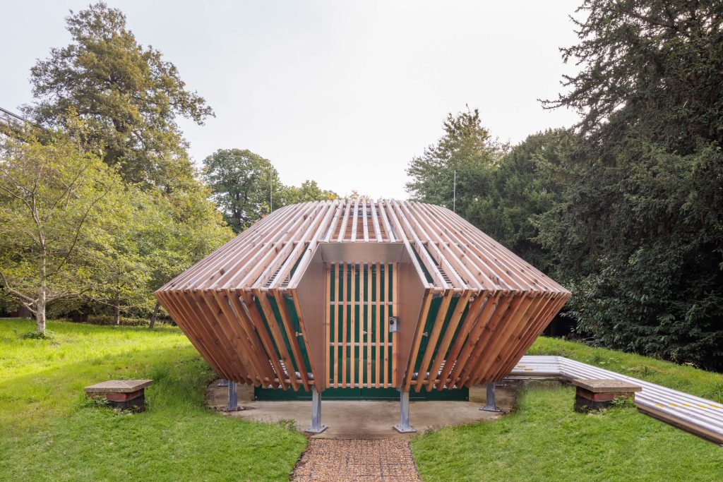 Hugh Broughton designs fallen-leaf-inspired pump house at Kew Gardens