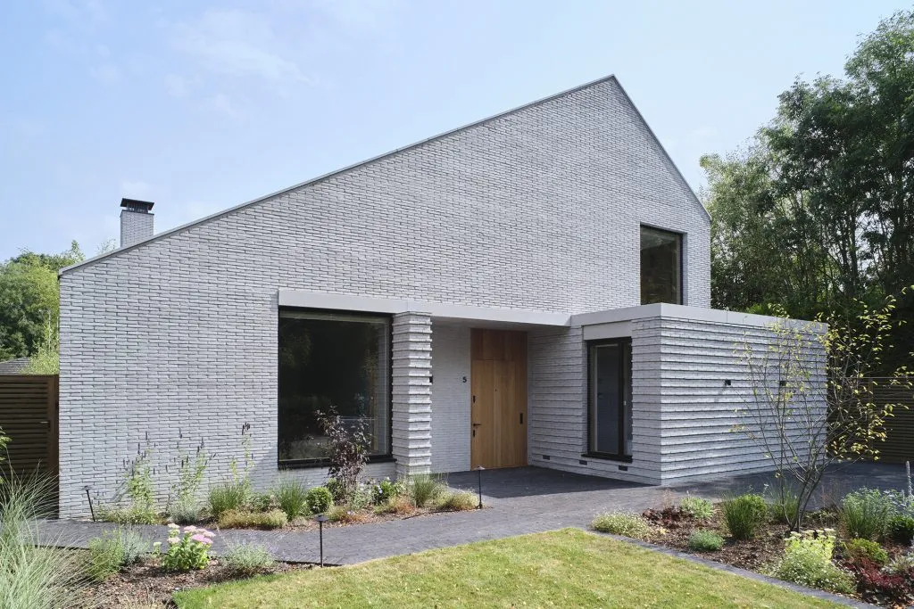 Graeme Williamson completes Arts and Crafts-inspired Hertfordshire house