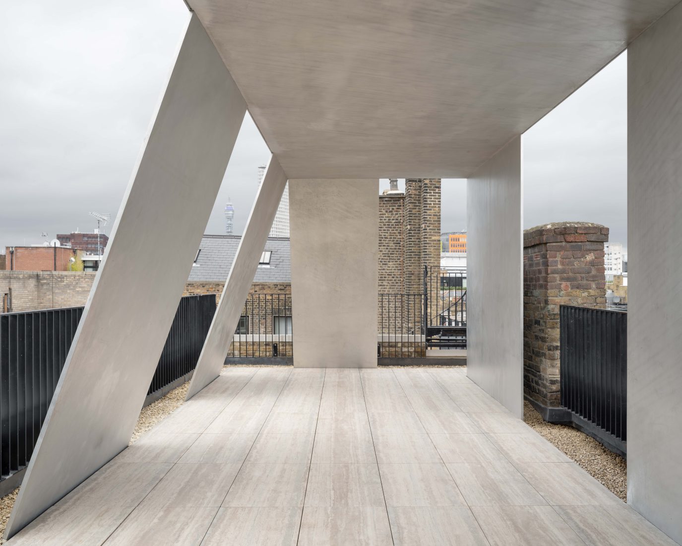 Carmody Groarke renovates London penthouse with rooftop pavilion