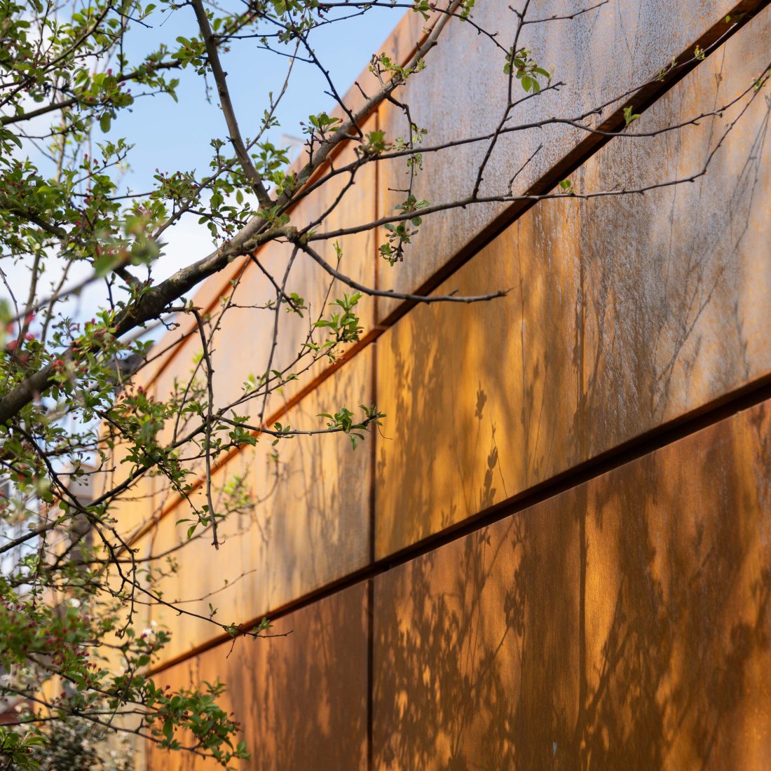 Cullinan Studio adds timber annexe to its 2013 Maggie’s Newcastle