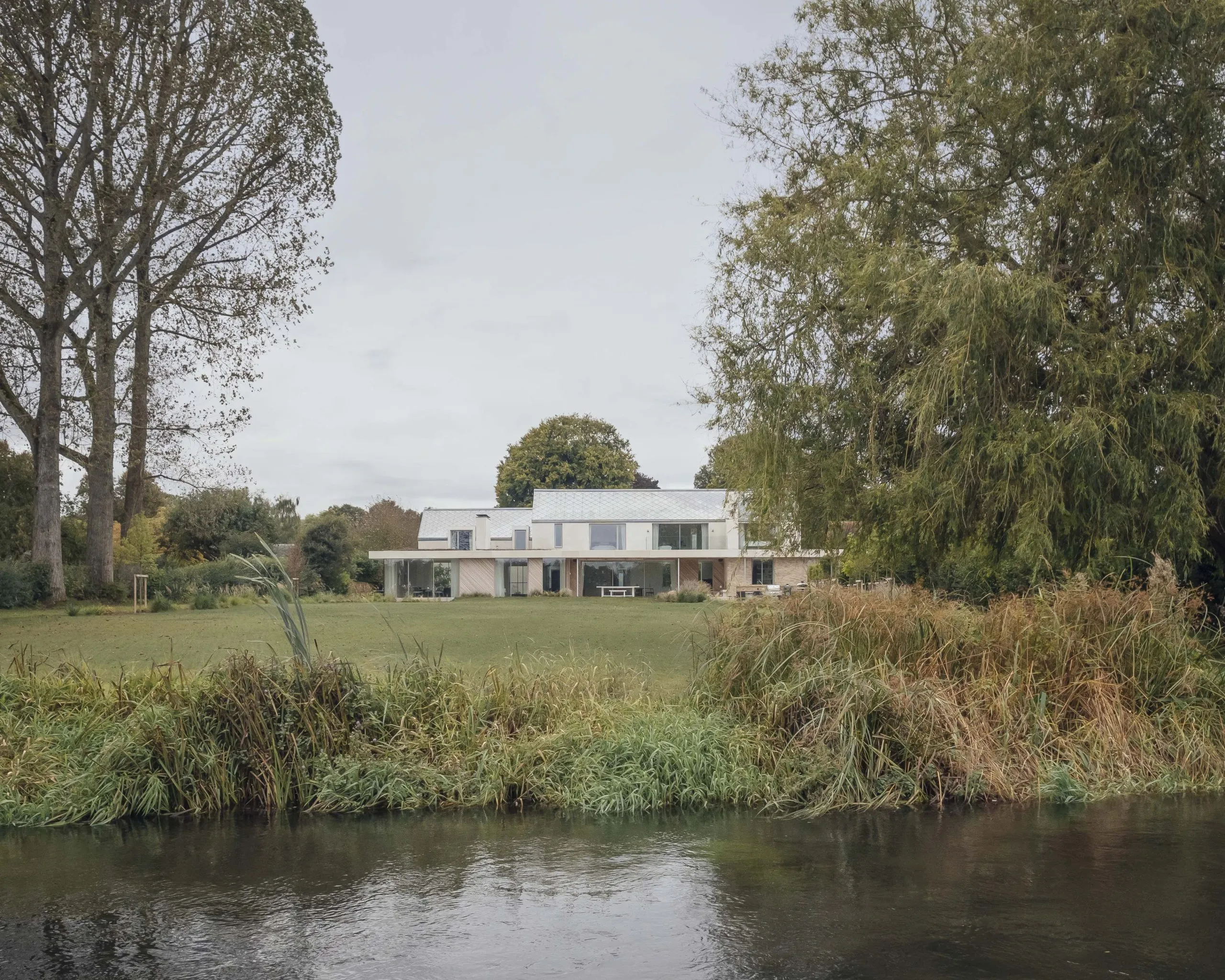 Oliver Leech Architects completes rural Hampshire house