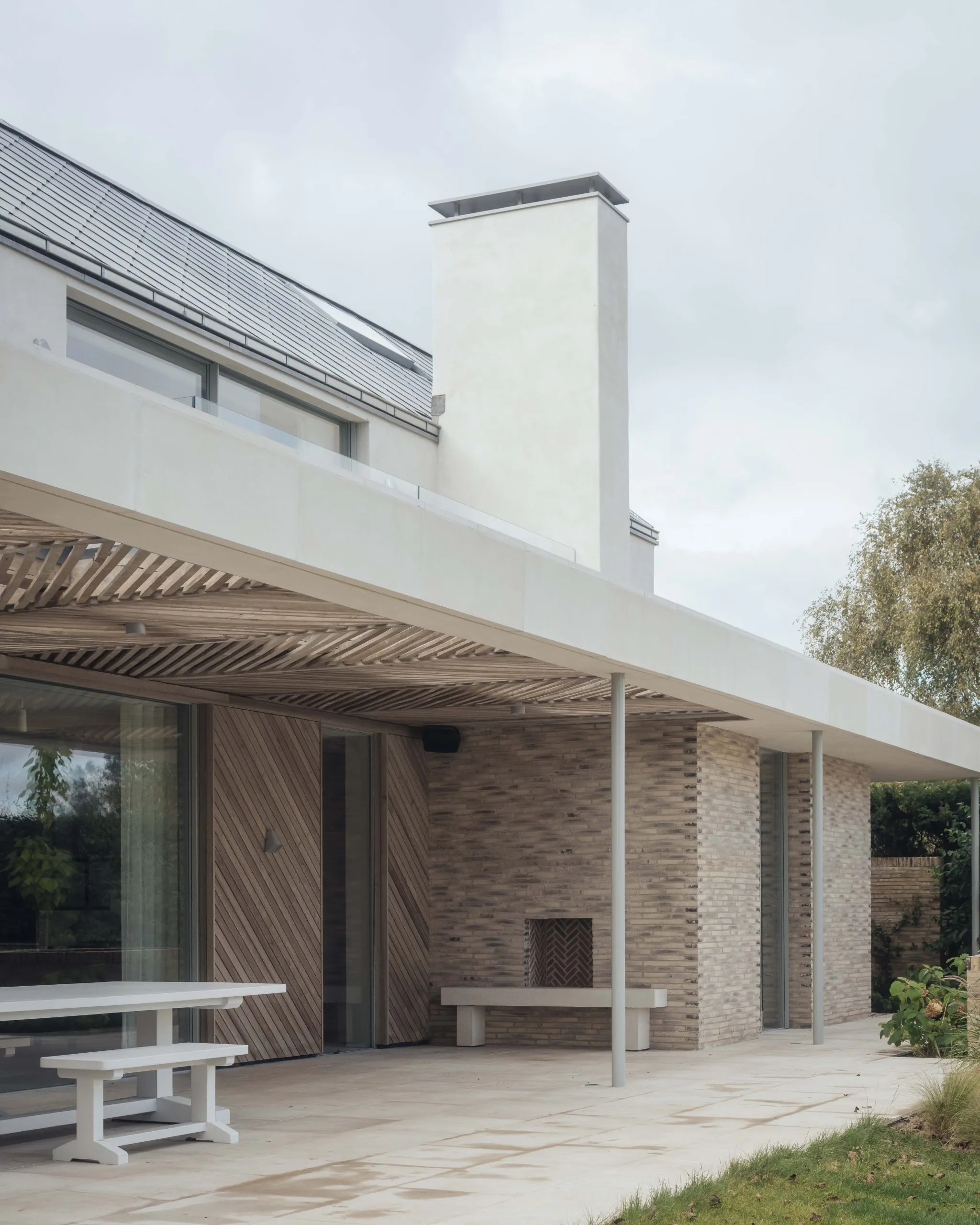 Oliver Leech Architects completes rural Hampshire house