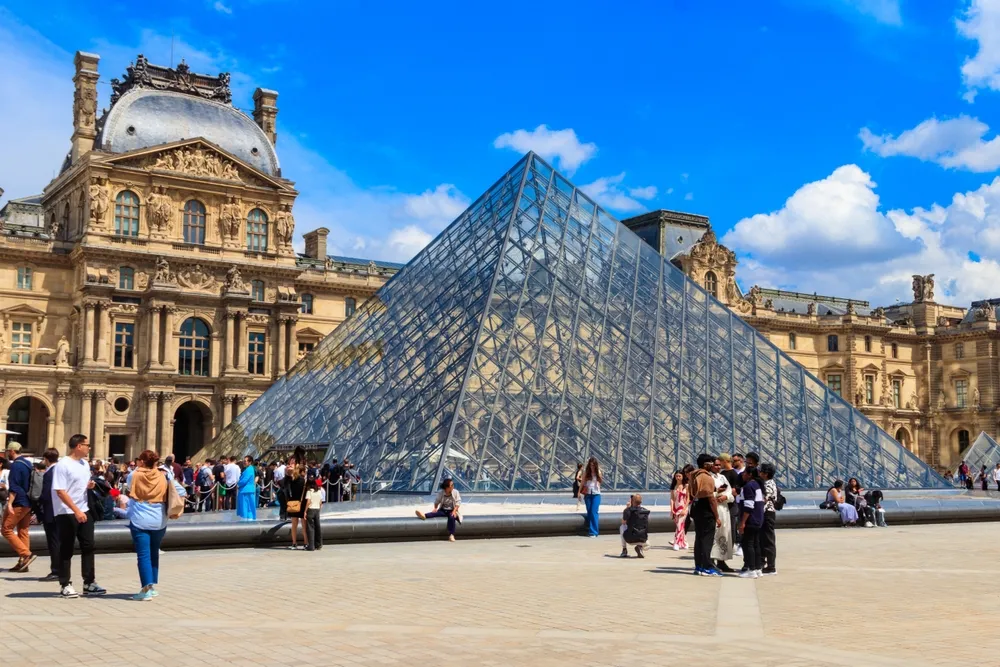Louvre holds contest to design €135m overhaul