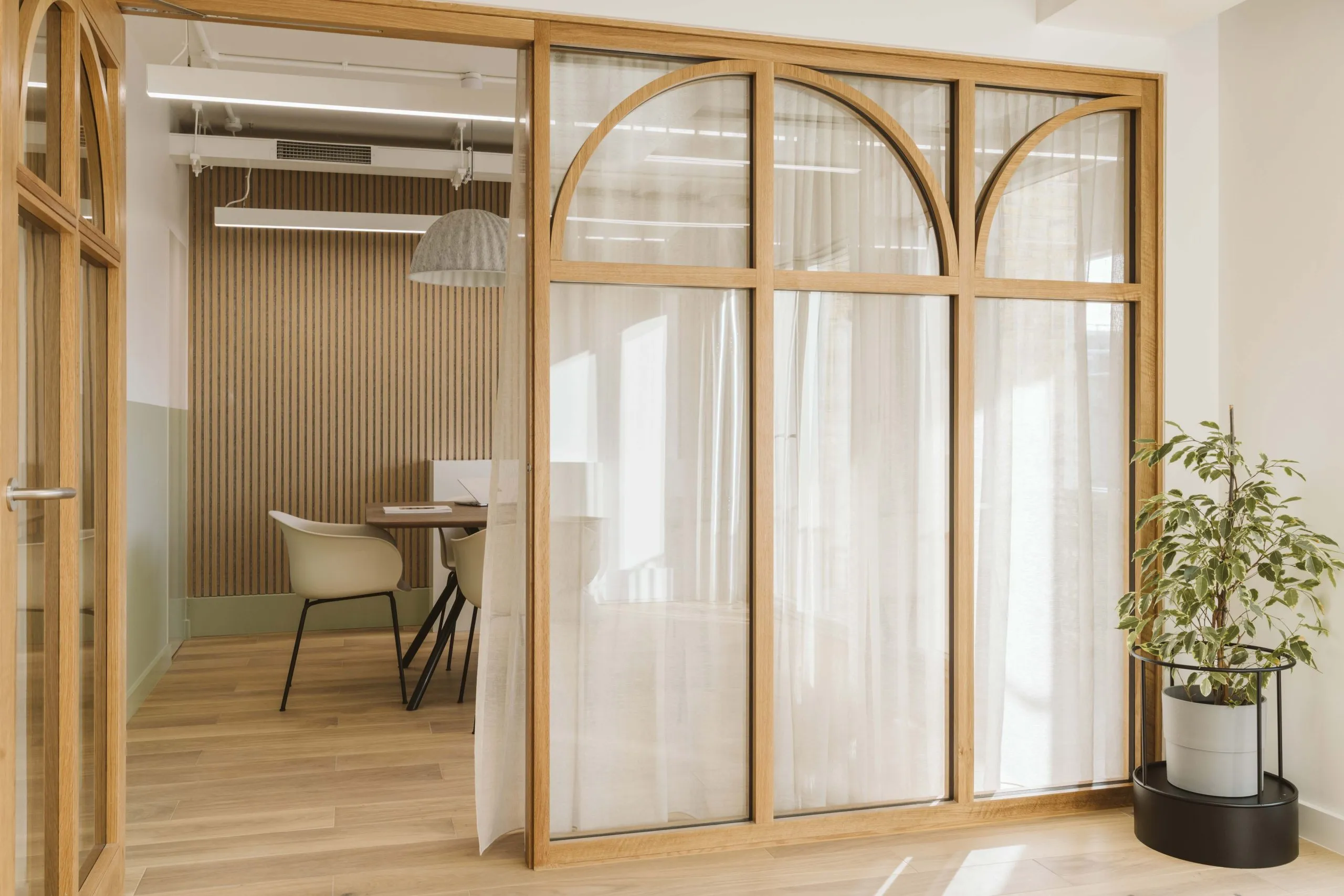 HUT transforms 1970s Clerkenwell workspace using arch motifs