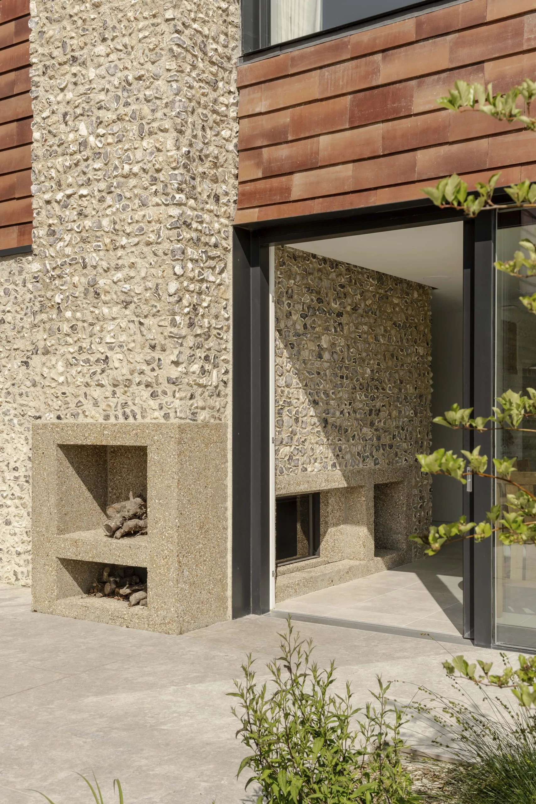 Selencky Parsons completes flint and clay tile-clad house in South Downs