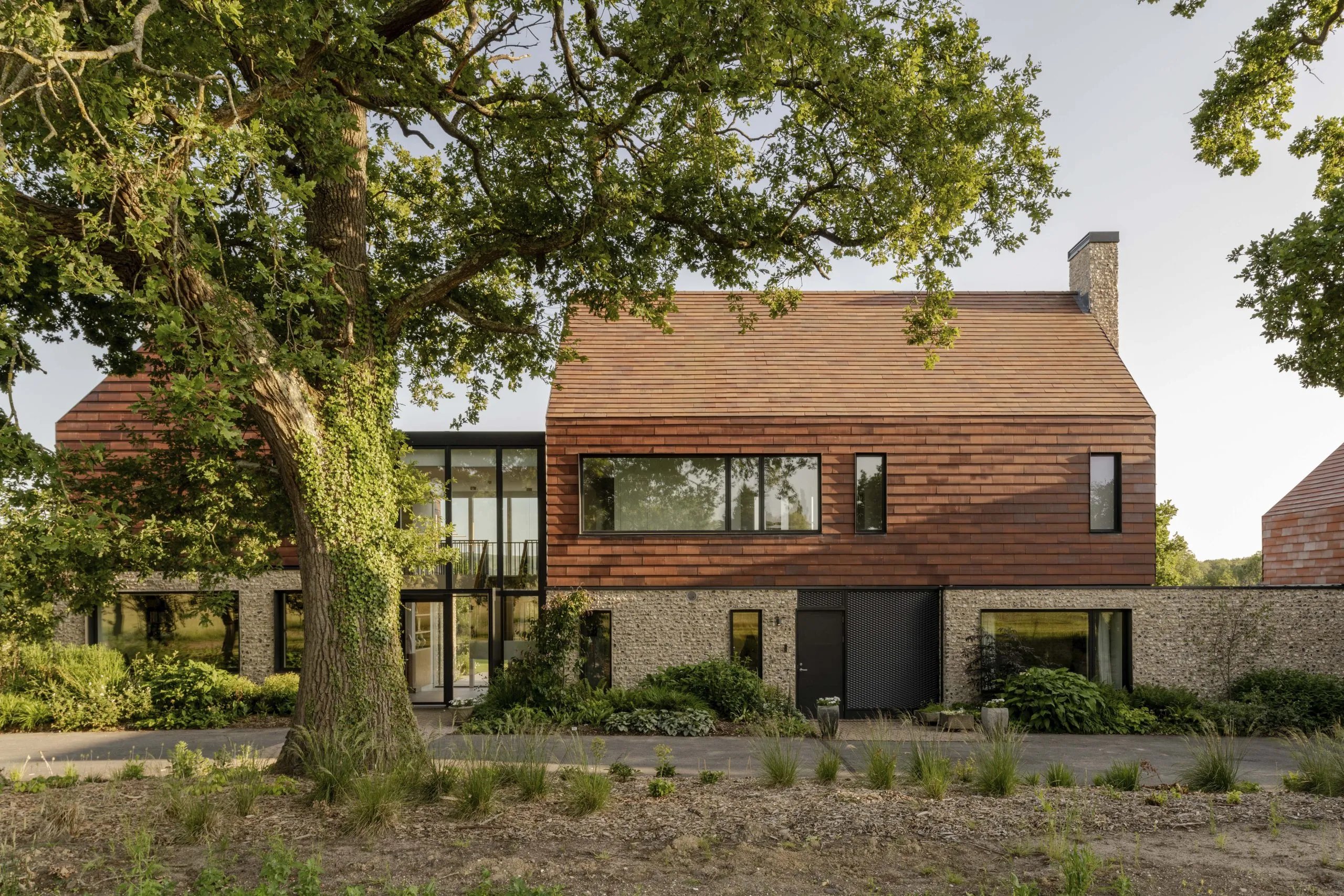 Selencky Parsons completes flint and clay tile-clad house in South Downs