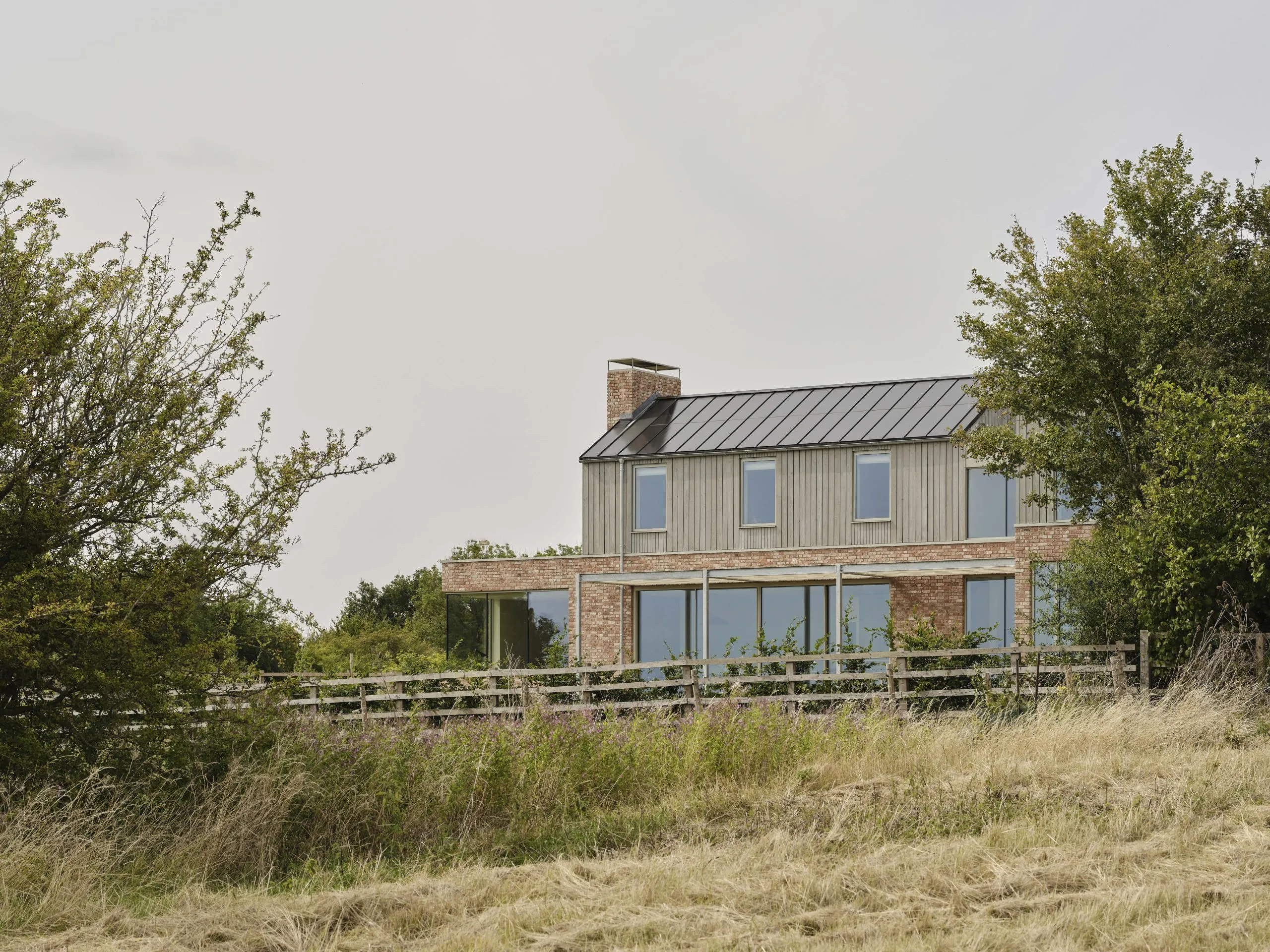 Flint Architects creates ‘pared-back’ house in Buckinghamshire