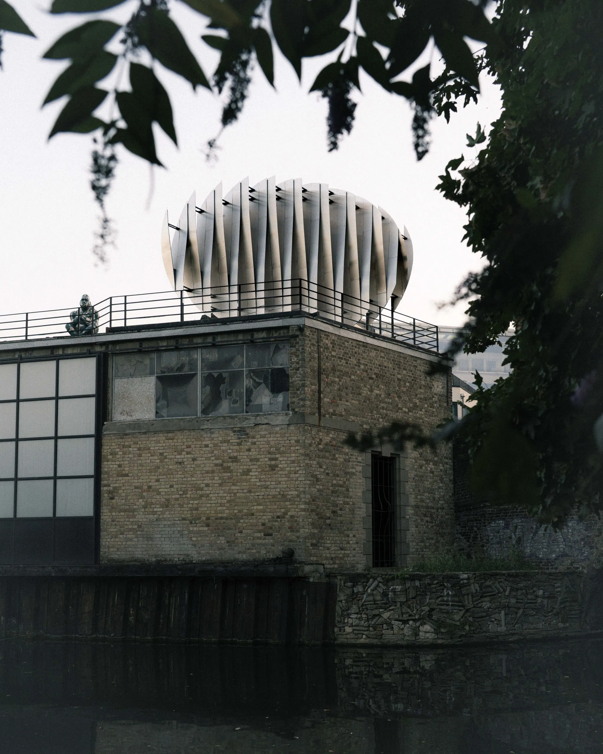 George Gil designs ‘shape-shifting’ Antepavilion in Hoxton