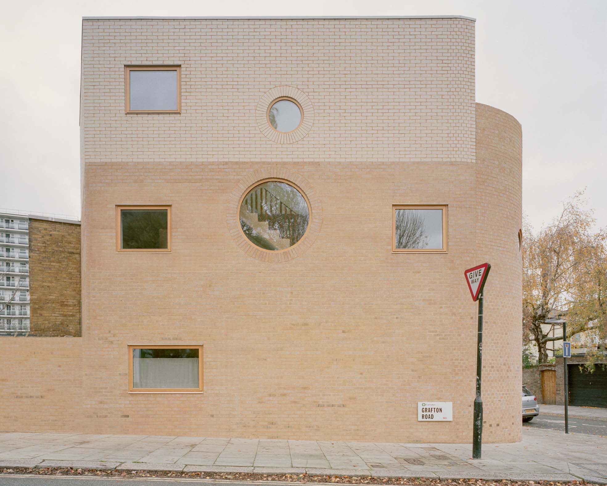 NIKJOO completes ‘playful’ curved infill scheme in north London